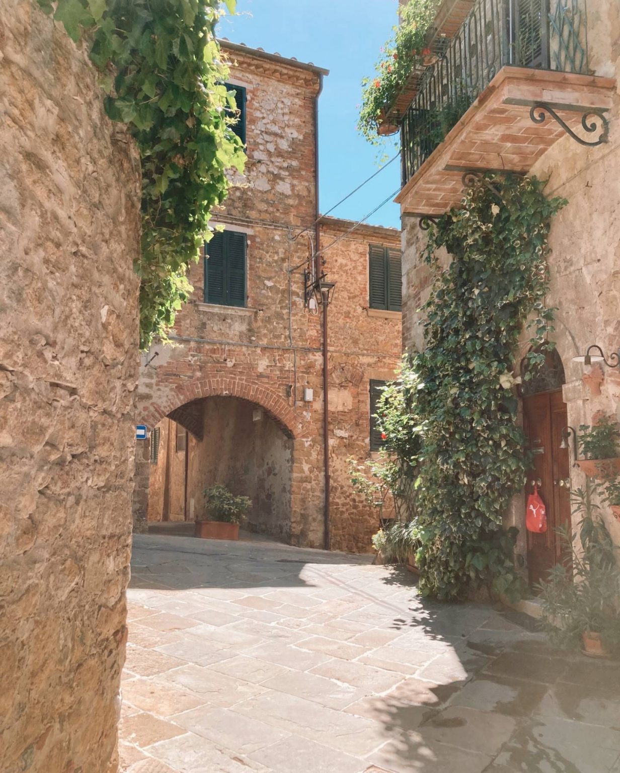 Castelmuzio, cosa vedere nel borgo salotto della Toscana | Borghi Toscana