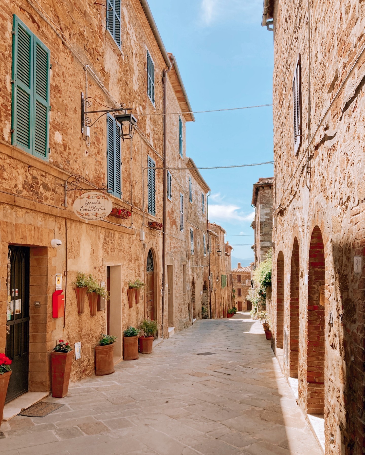 Castelmuzio, cosa vedere nel borgo salotto della Toscana | Borghi Toscana