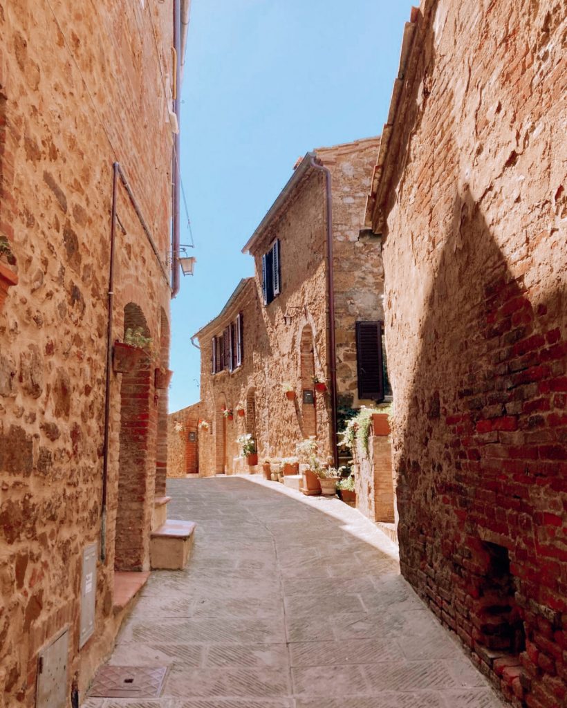 Montisi, cosa vedere e cosa fare in questo bel borgo tra Crete Senesi e ...