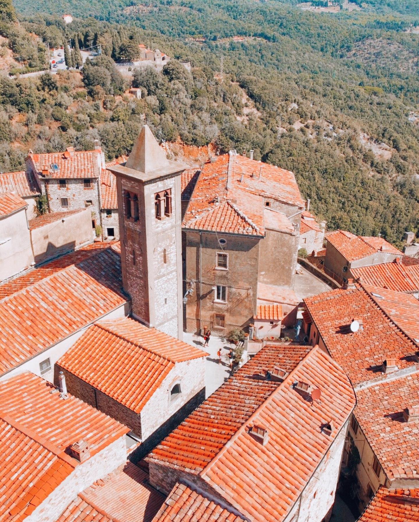 Sassetta, cosa vedere e cosa fare in questo borgo medievale nella Costa ...