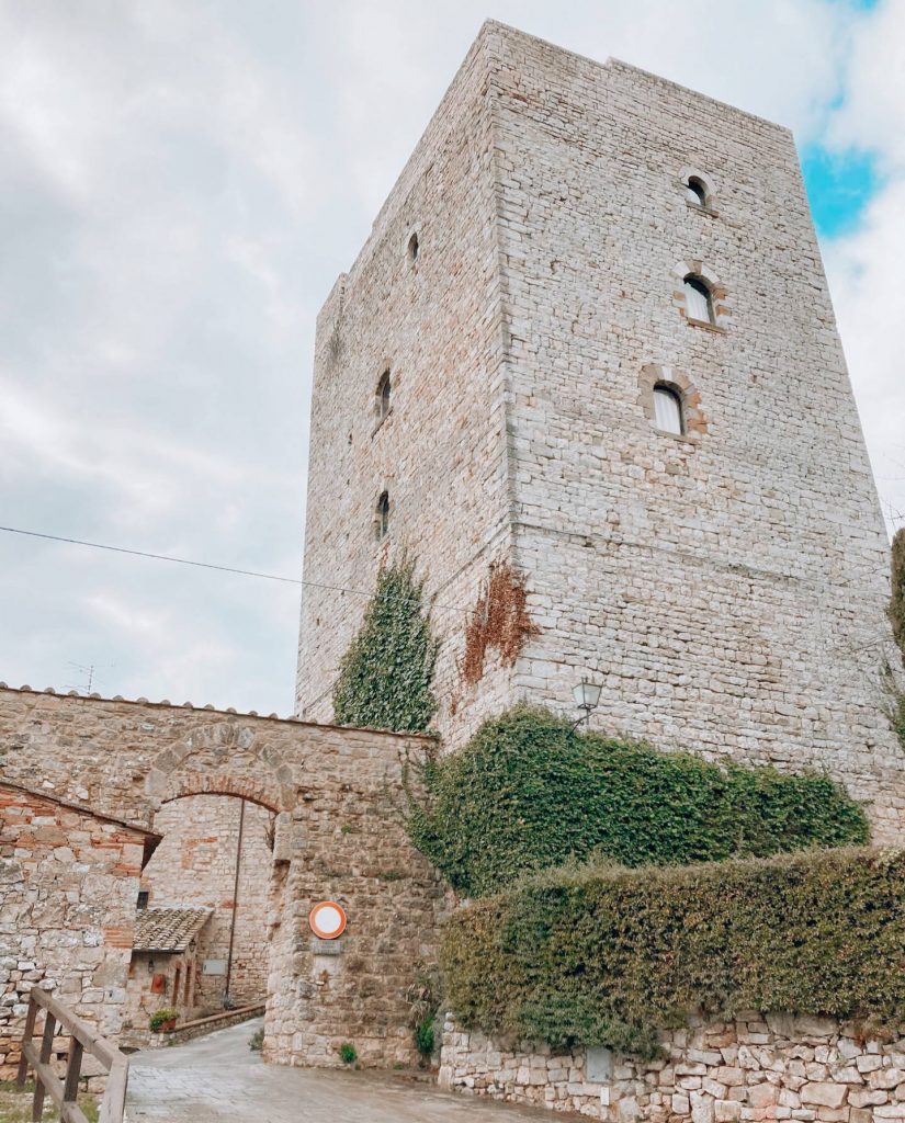 Vertine, cosa vedere e fare in questo piccolo borgo fortificato nel ...