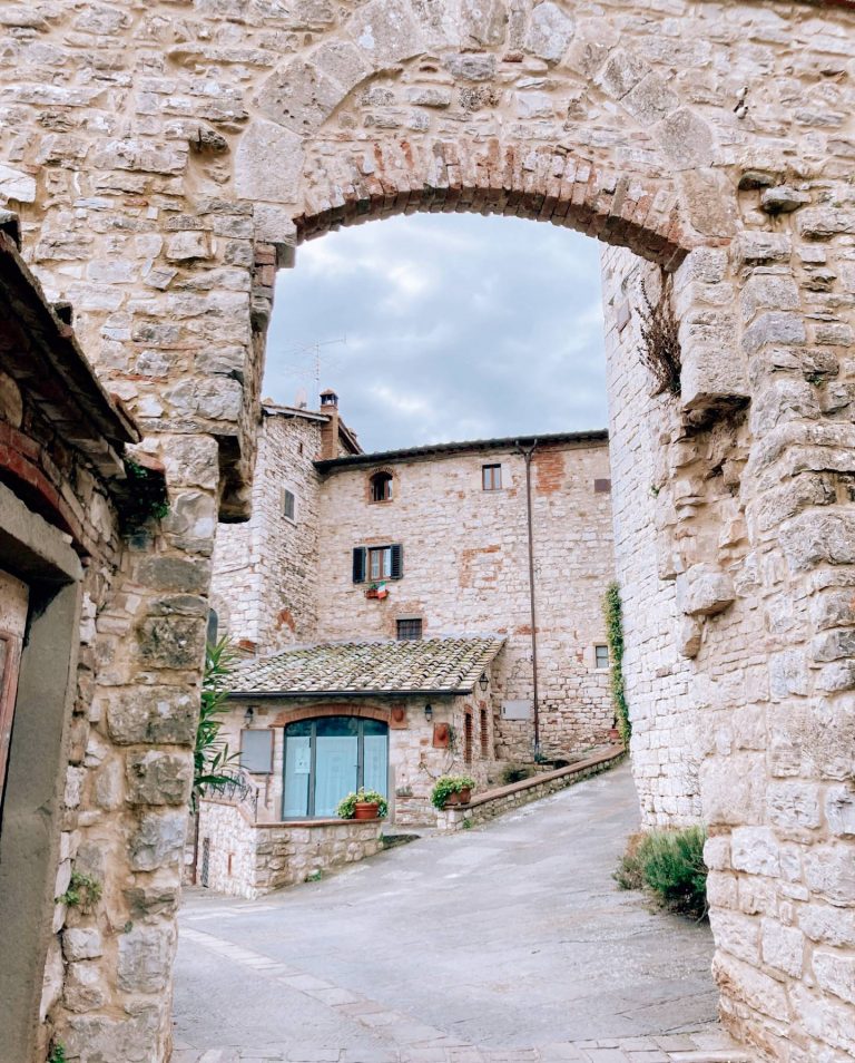 Vertine, cosa vedere e fare in questo piccolo borgo fortificato nel ...