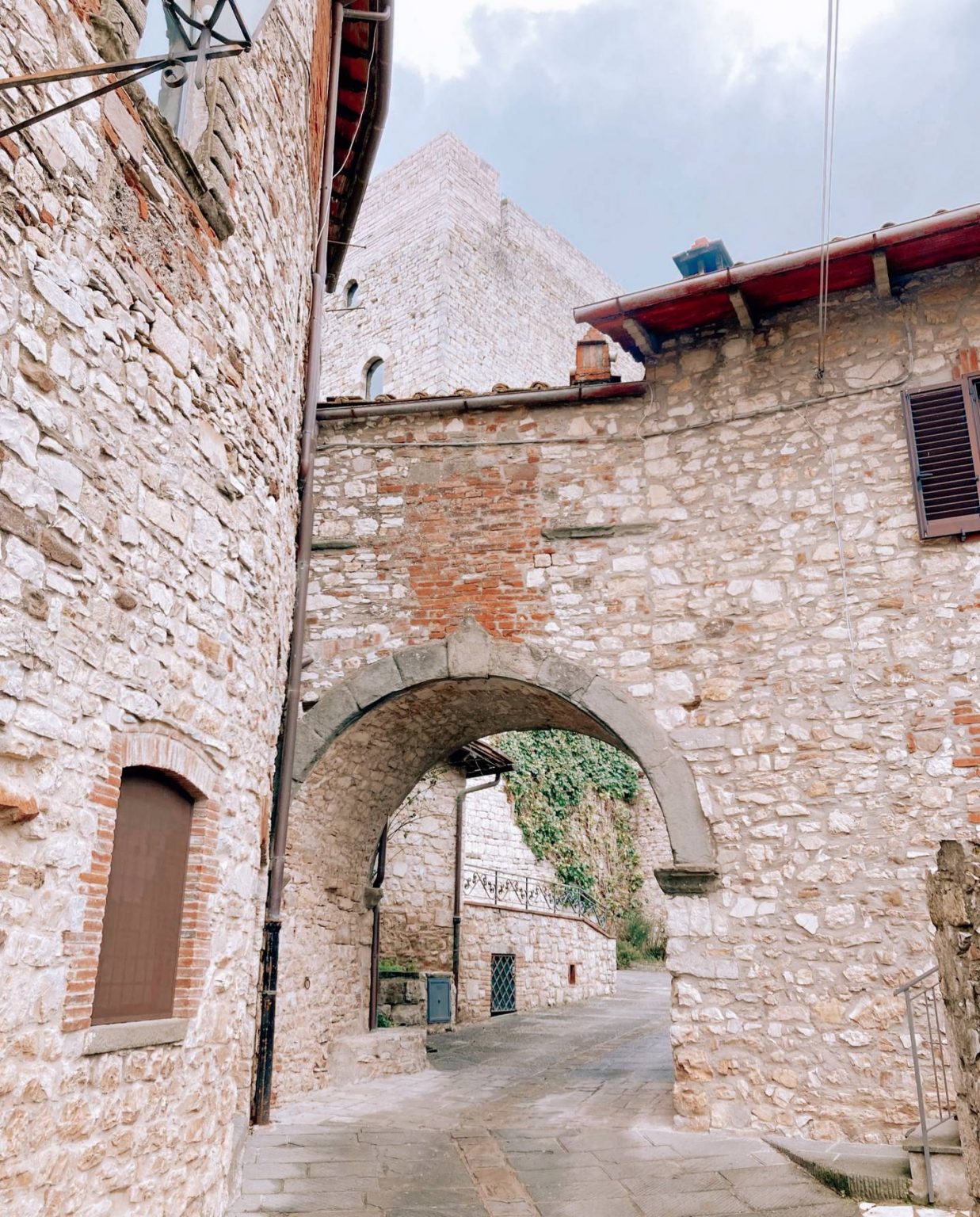 Vertine, cosa vedere e fare in questo piccolo borgo fortificato nel ...