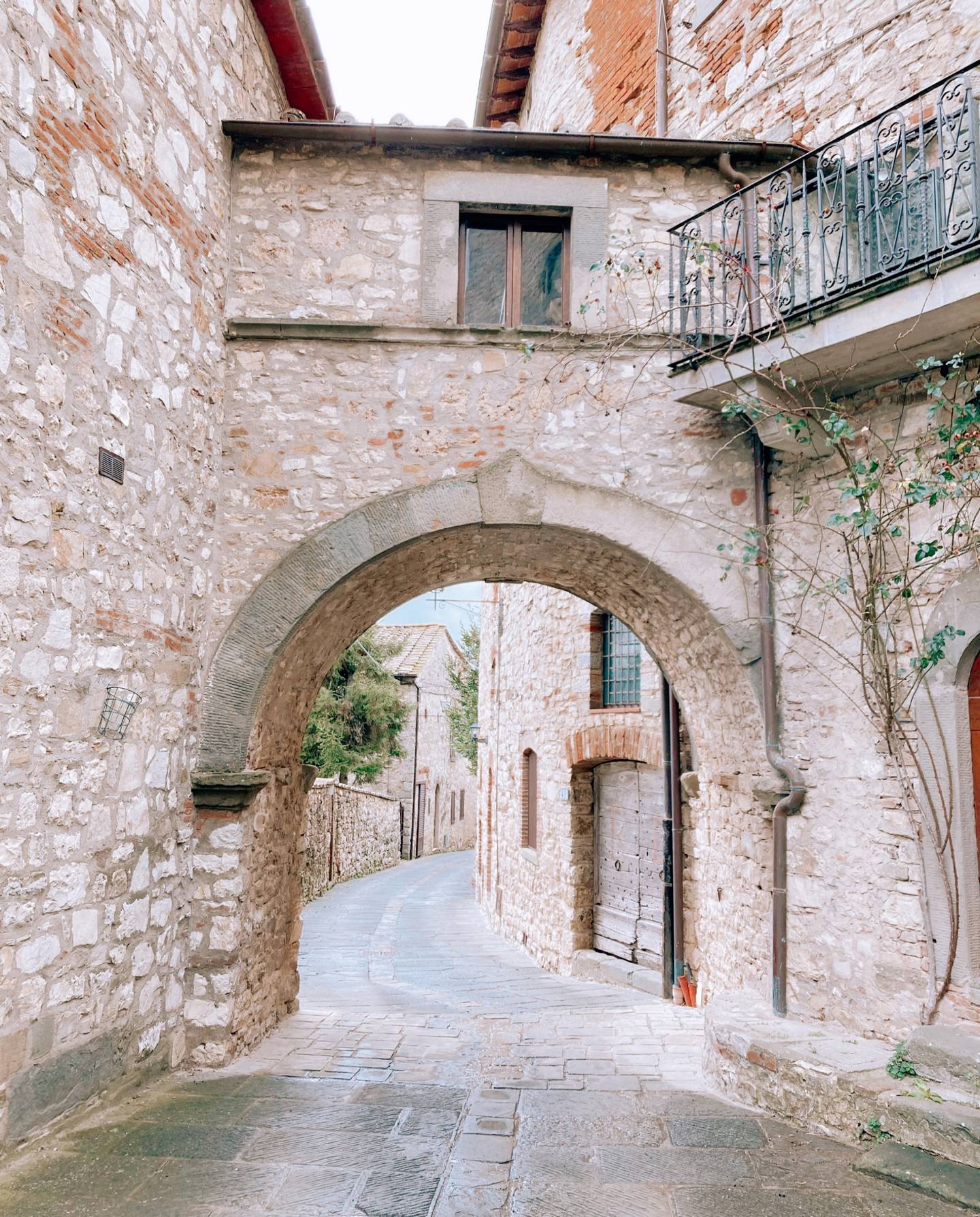 Vertine, cosa vedere e fare in questo piccolo borgo fortificato nel ...