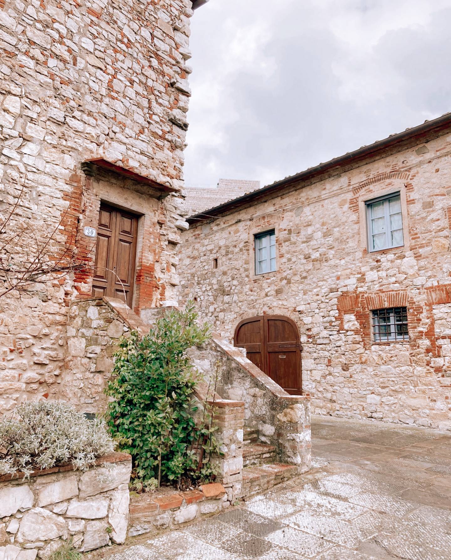 Vertine, cosa vedere e fare in questo piccolo borgo fortificato nel ...