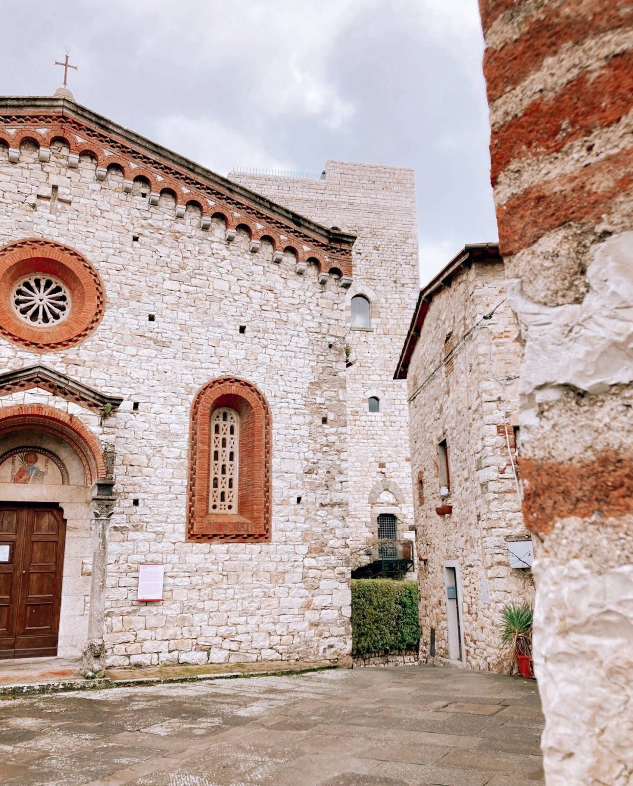 Vertine, cosa vedere e fare in questo piccolo borgo fortificato nel ...