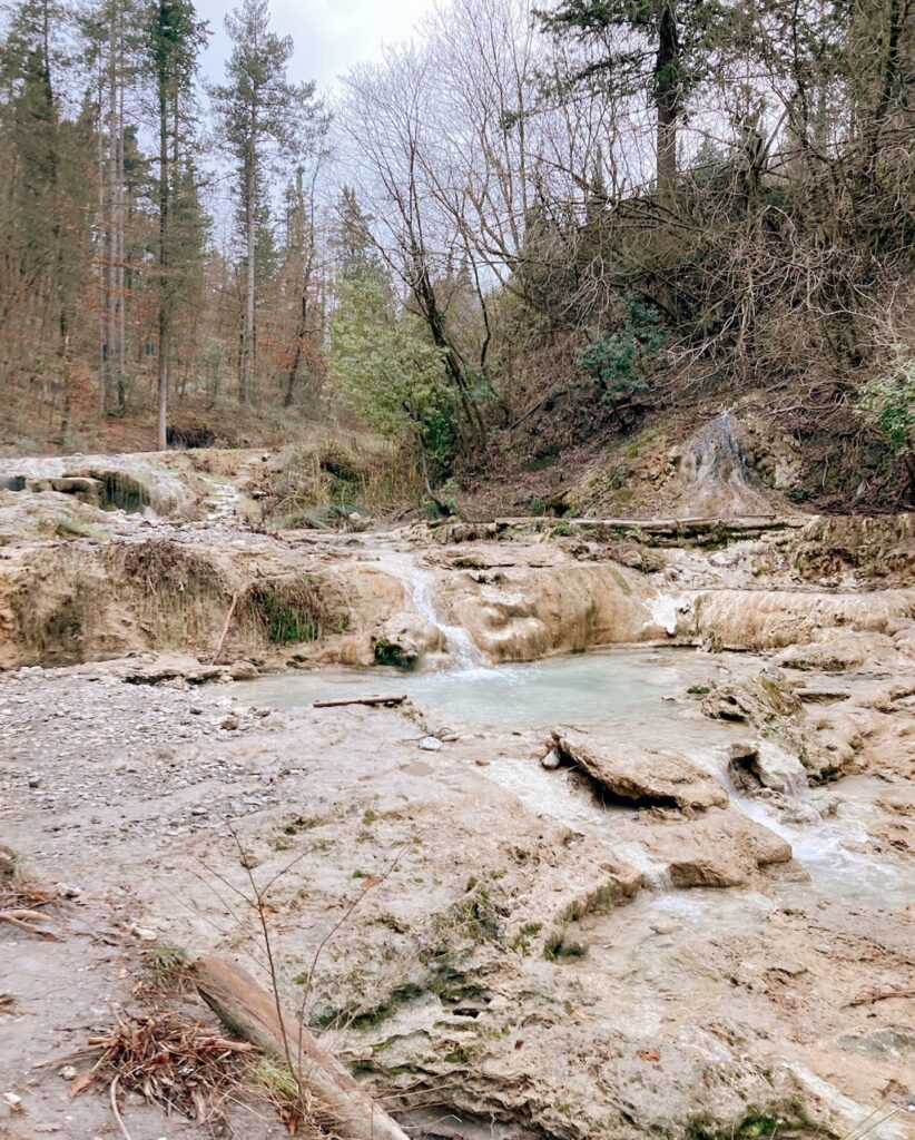 Il meraviglioso Fosso Bianco a Bagni di San Filippo | Borghi Toscana