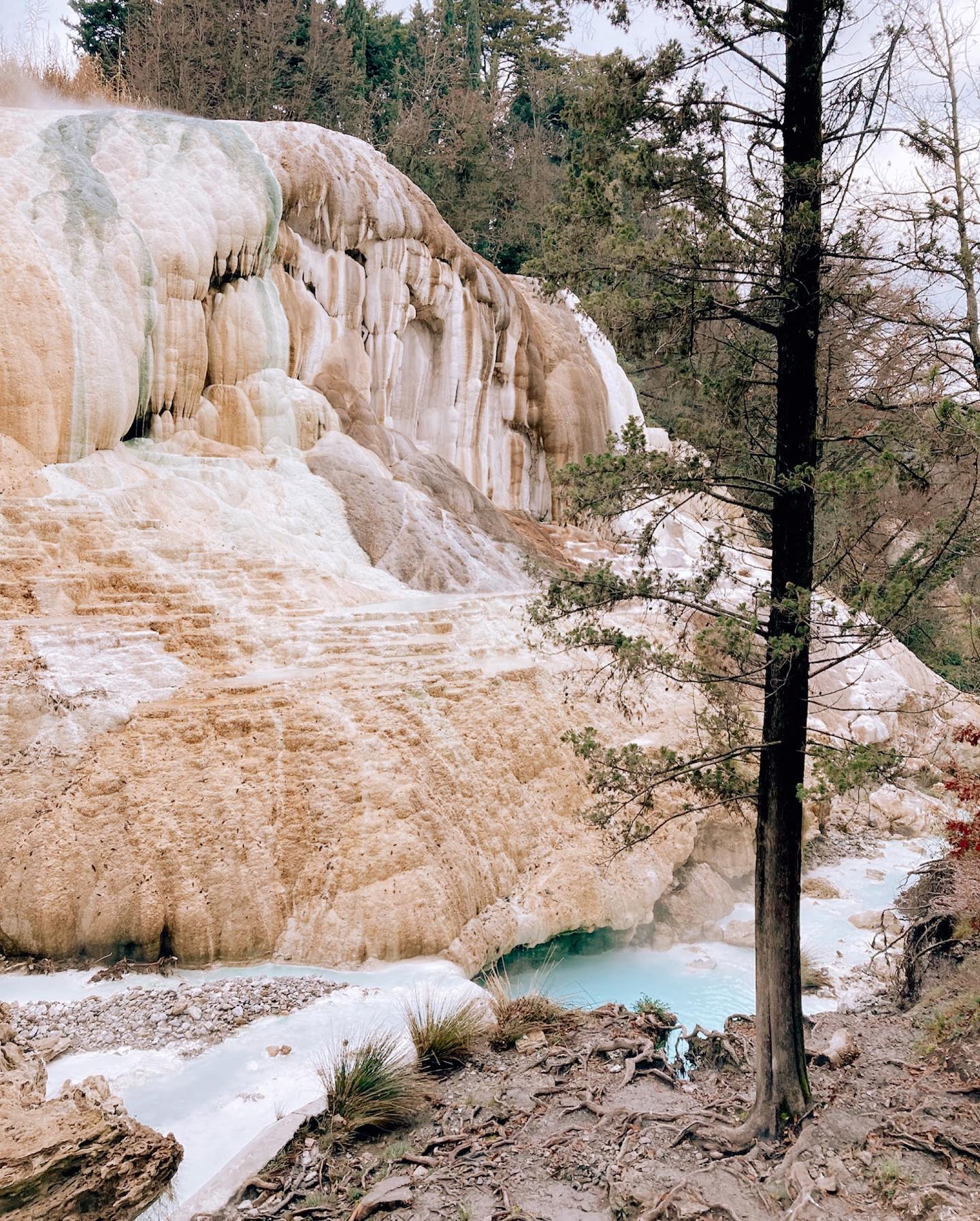 Il meraviglioso Fosso Bianco a Bagni di San Filippo | Borghi Toscana