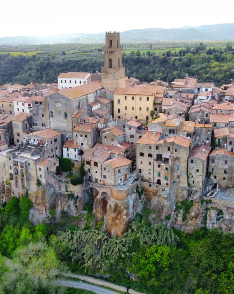Pitigliano, cosa vedere e cosa fare nella piccola Gerusalemme della ...