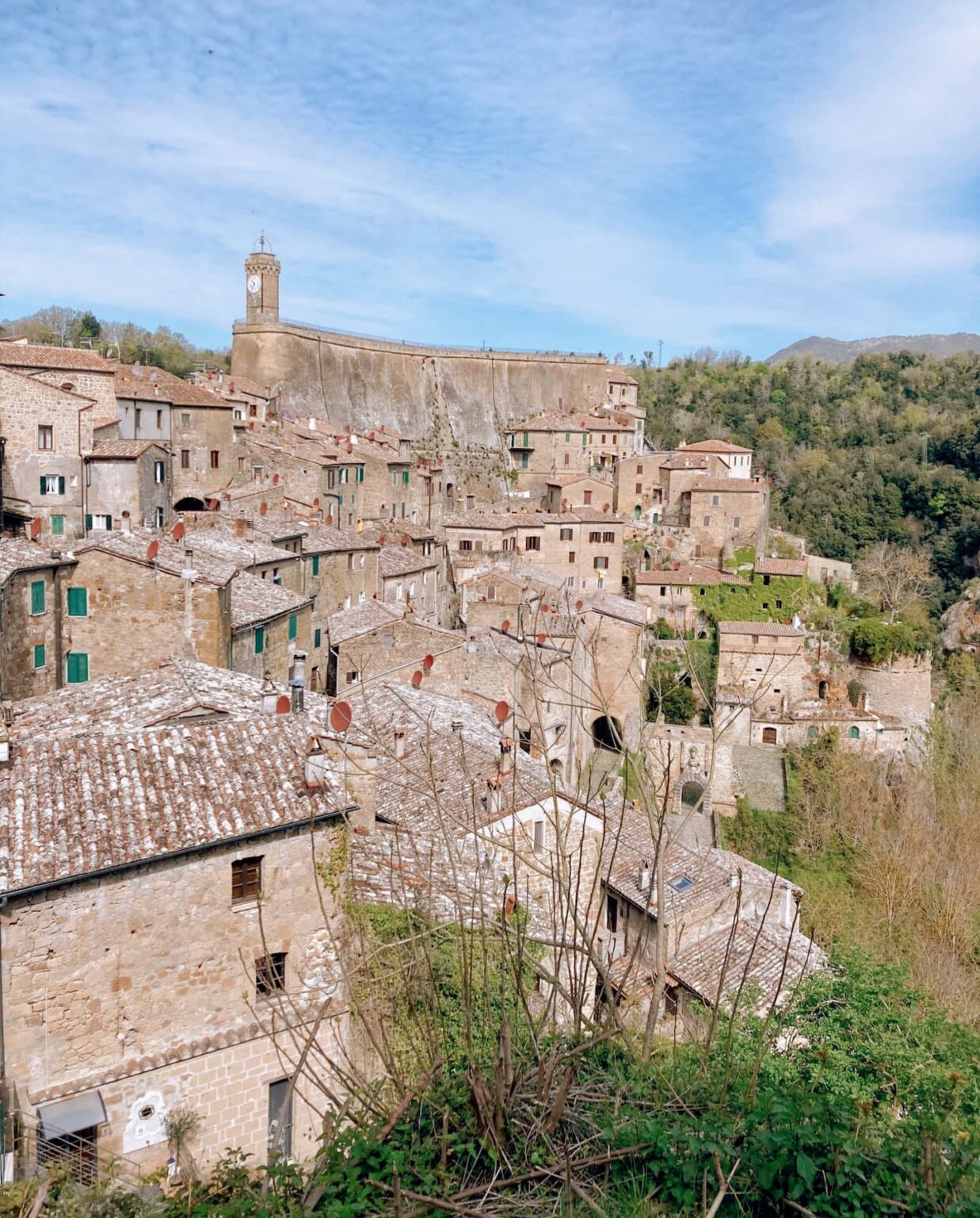 Sorano: cosa vedere e cosa fare in questo splendido borgo in Maremma ...