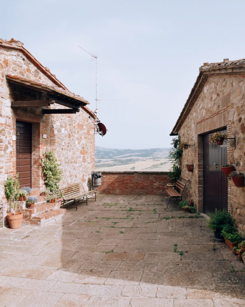 Contignano: cosa vedere e cosa fare in questo bel borgo in Val d'Orcia ...