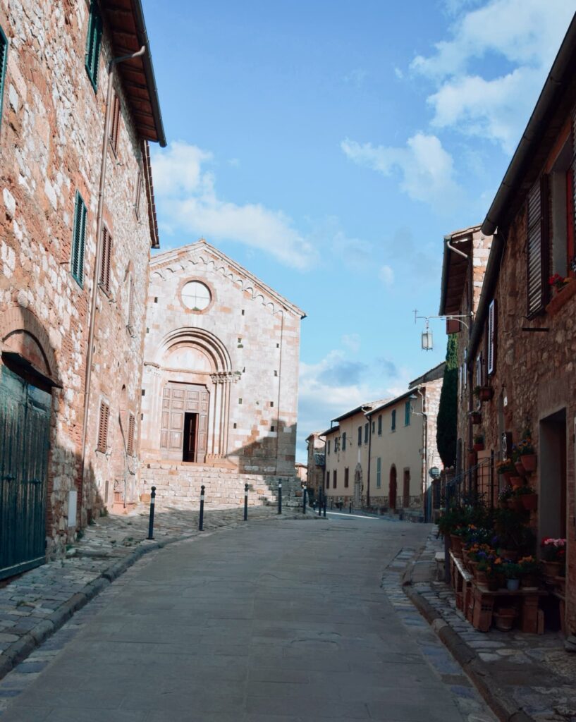 Montefollonico: cosa vedere e cosa fare in questo borgo a cavallo tra ...